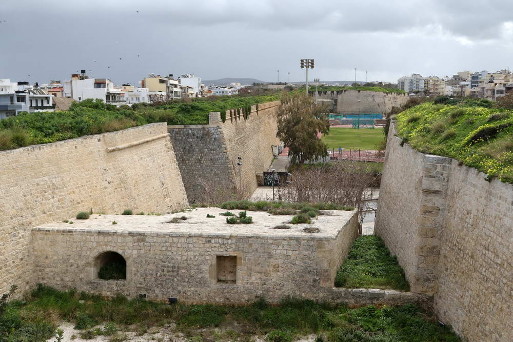 Walk around the Venetian Fort Walls – Visit Heraklion