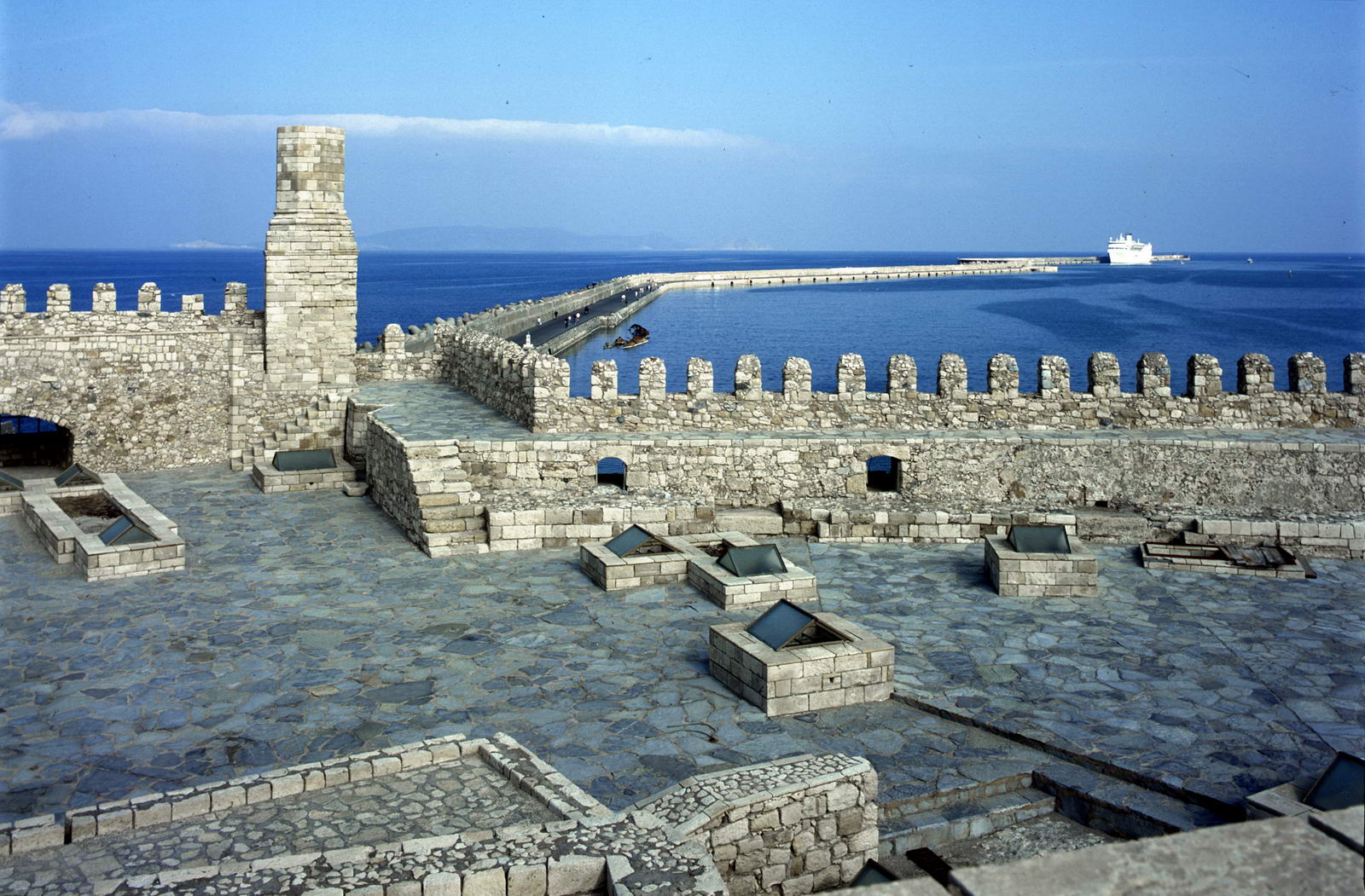 Walk around the Venetian Fort Walls – Visit Heraklion